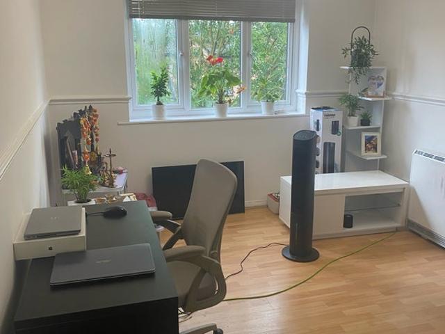 Room at Chestnut Road, Basildon