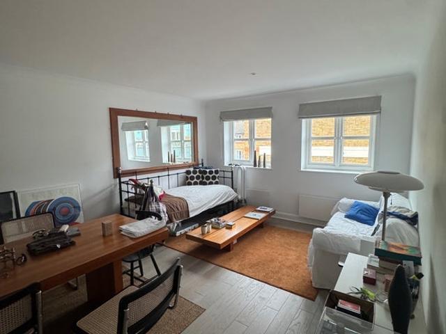 Room at Cheshire Street, Greater London