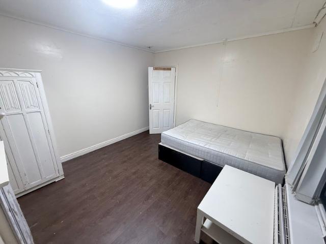 Room at Cheveral Avenue, Coventry