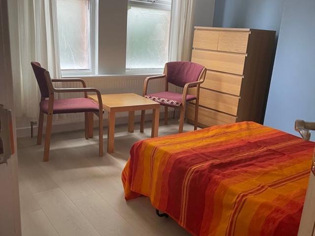 Room at Chewton Road, Greater London