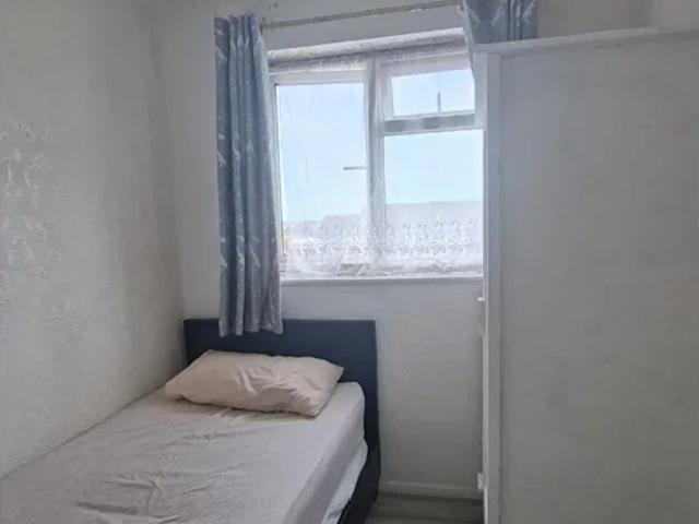 Room at Chichester Close, Aveley