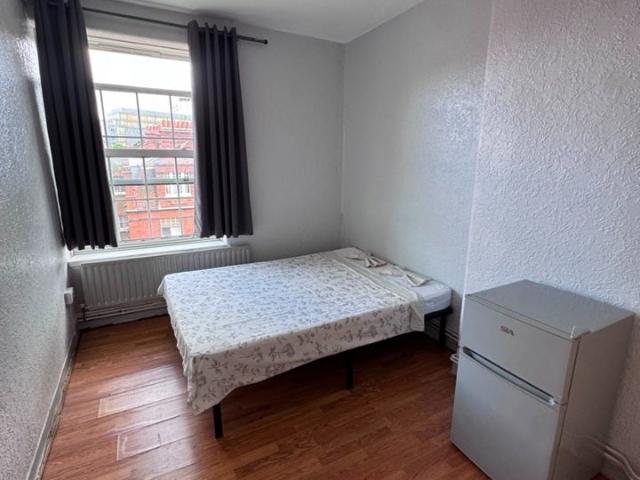 Room at Chicksand Street, Greater London