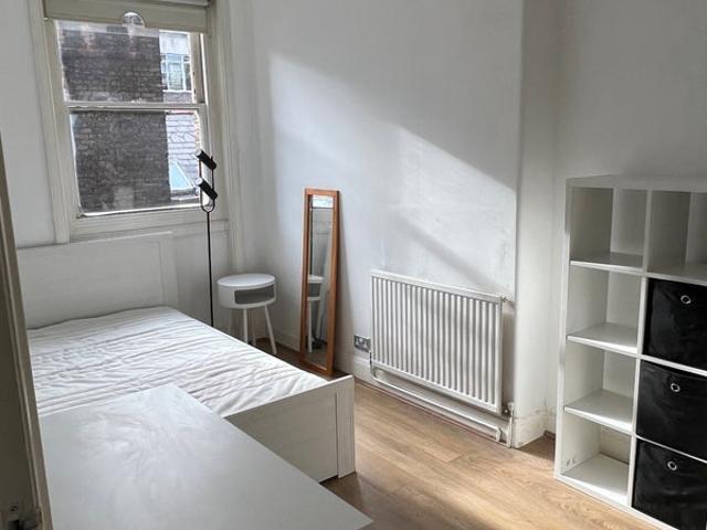Room at Chiltern Street, City of Westminster