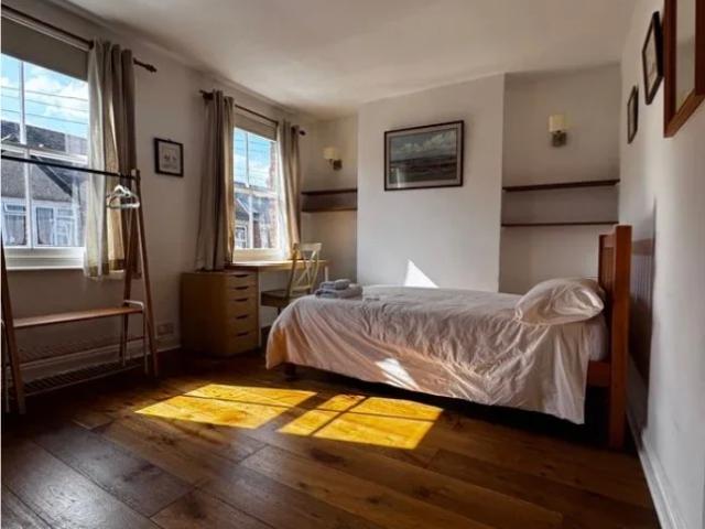 Room at Chilswell Road, Oxford