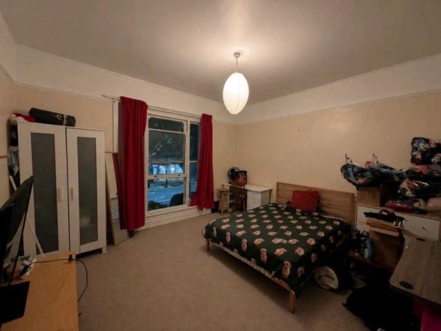 Room at Chiswick High Road, Greater London