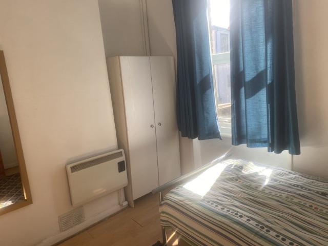Room at Chiswick High Road, Greater London