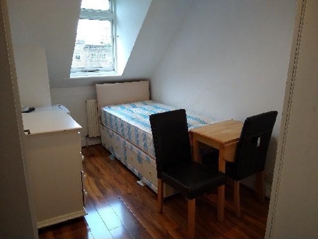 Room at Chiswick High Road, Greater London