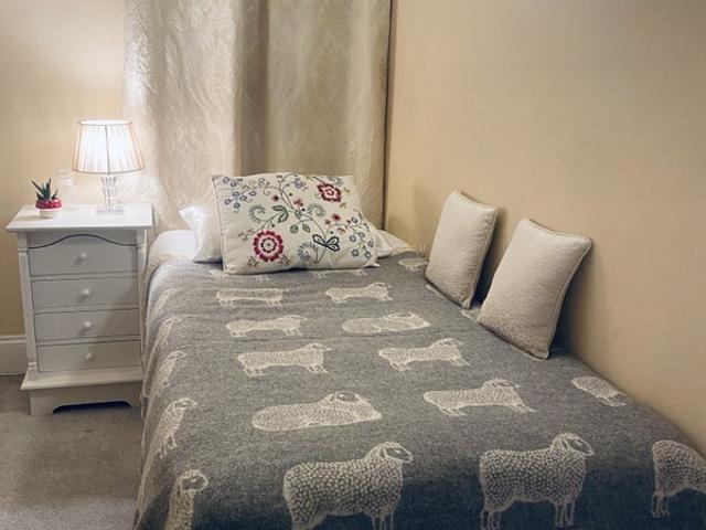 Room at Chiswick High Road, Greater London
