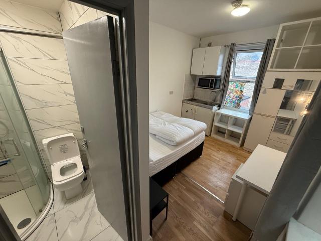 Room at Chiswick High Road, Greater London