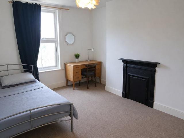 Room at Chiswick High Road, Greater London