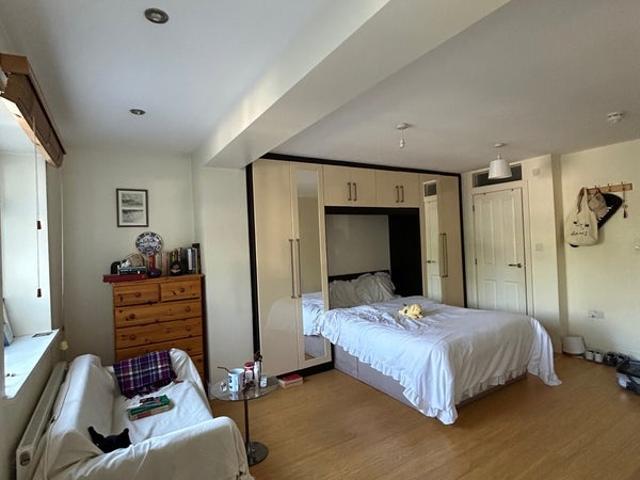 Room at Chiswick Roundabout, Greater London