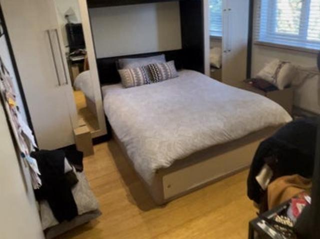 Room at Chiswick Roundabout, Greater London