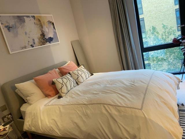 Room at Chivers Passage, Greater London