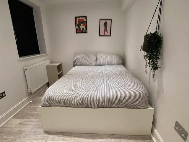 Room at Chobham Road, Greater London