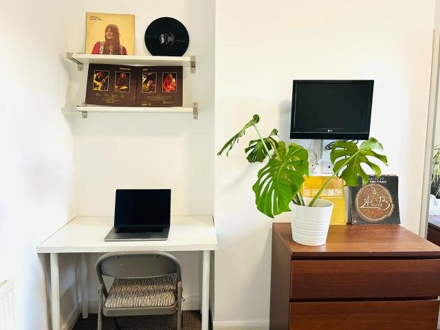 Room at Chobham Road, Greater London