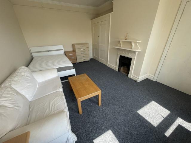 Room at Christchurch Road, Reading