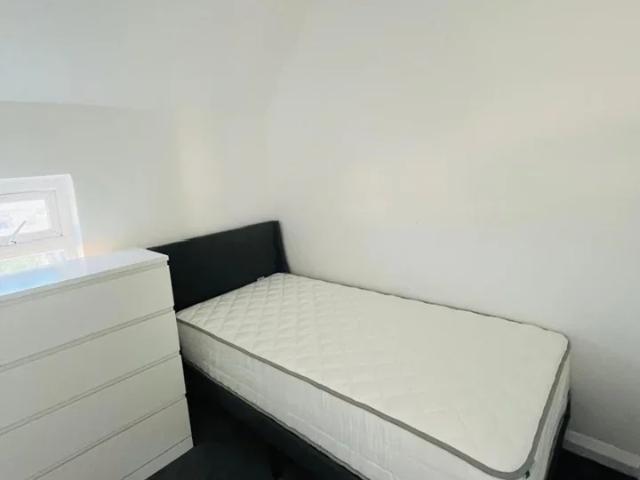 Room at Christchurch Road, Tilbury