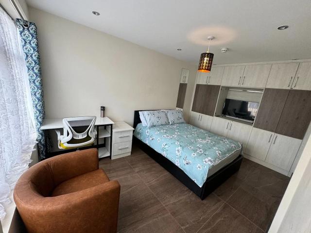Room at Chudleigh Gardens, Greater London