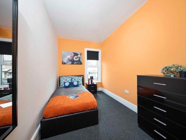Room at Church Road, Nuneaton and Bedworth