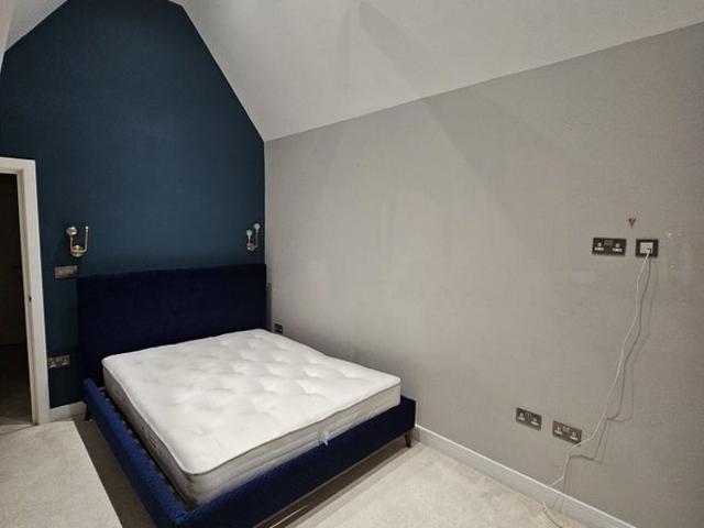 Room at Church Road, Old Windsor