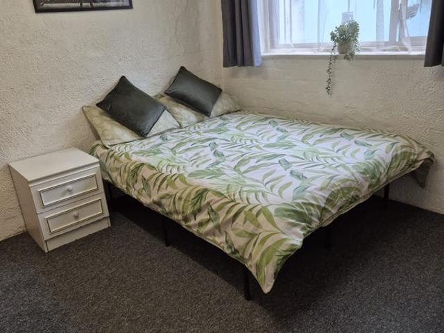 Room at Church Road, Bristol