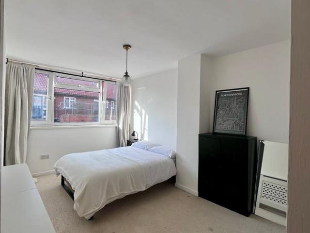 Room at Church Street, Greater London