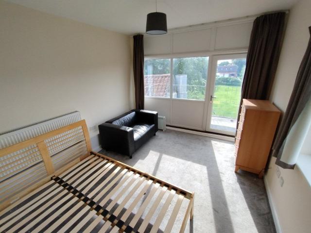 Room at Church Street, South Holland