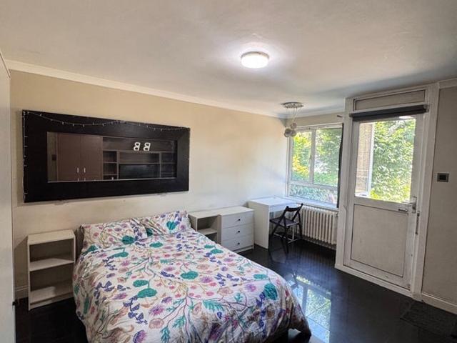 Room at Churchill Gardens Road, City of Westminster