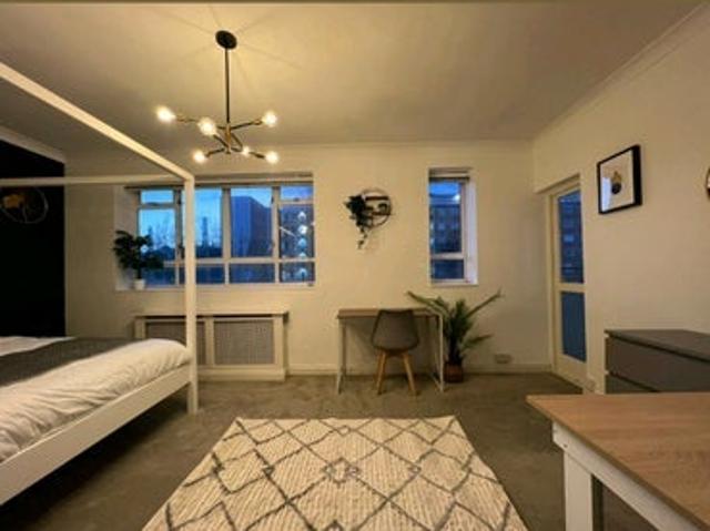 Room at Churchill Gardens Road, City of Westminster