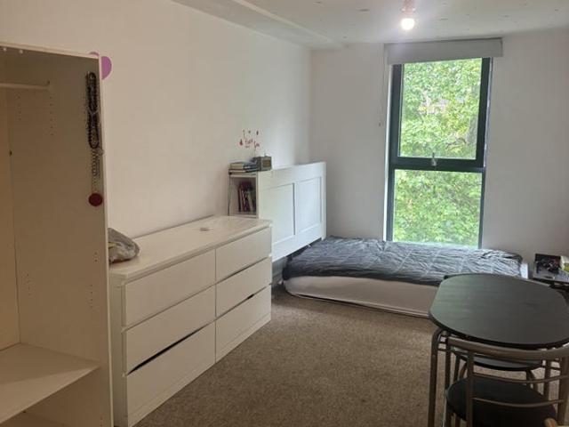 Room at Churchyard Row, Greater London