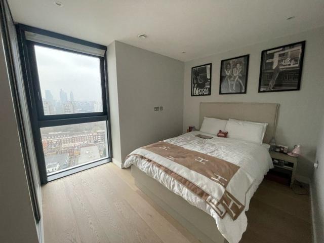Room at Churchyard Row, Greater London