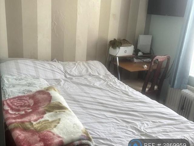 Room at Churston Avenue, Greater London