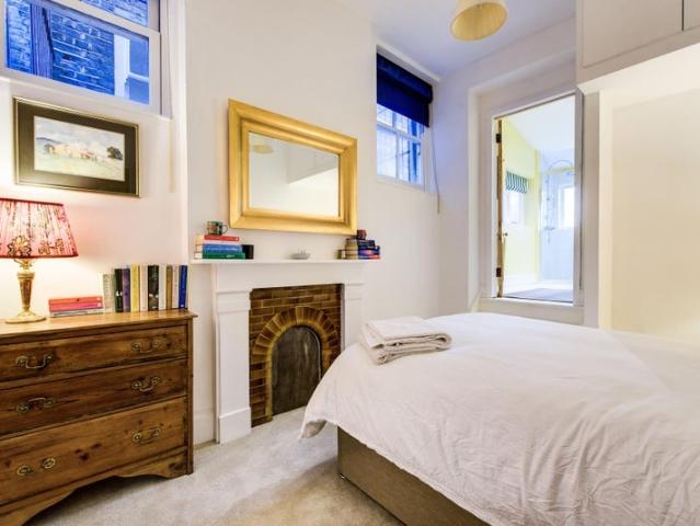 Room at Cintra Park, Greater London