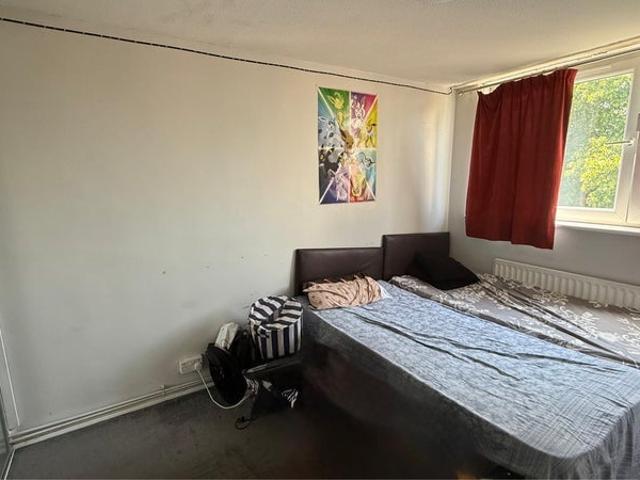 Room at Circus Road South, Greater London
