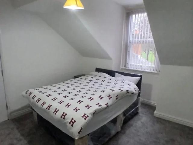 Room at City Road, Birmingham