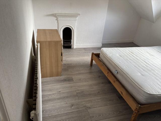Room at City Road, Cardiff