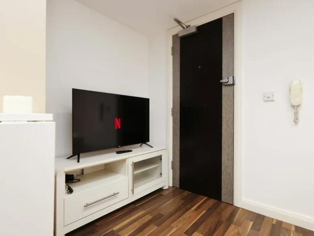 Room at City Road, Cardiff