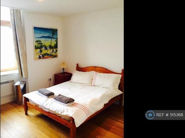 Room at City Road, Greater London