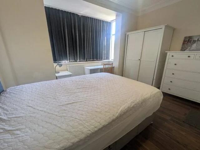Room at City Road, Nottingham