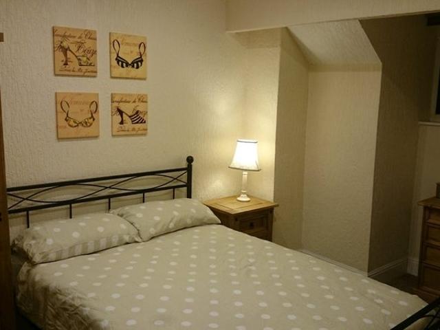 Room at City Road, Sheffield