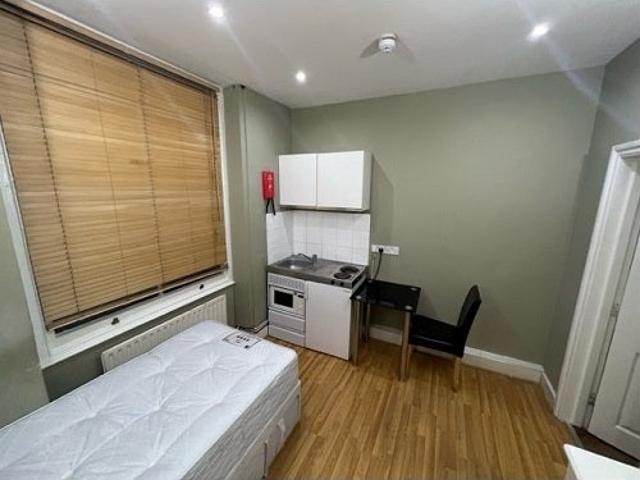 Room at Clanricarde Gardens, Greater London