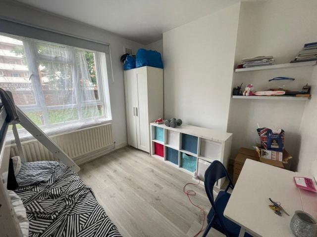Room at Clapham High Street, Greater London
