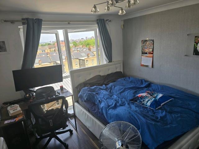 Room at Clapham High Street, Greater London