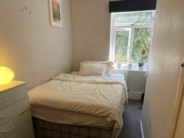 Room at Clapham High Street, Greater London