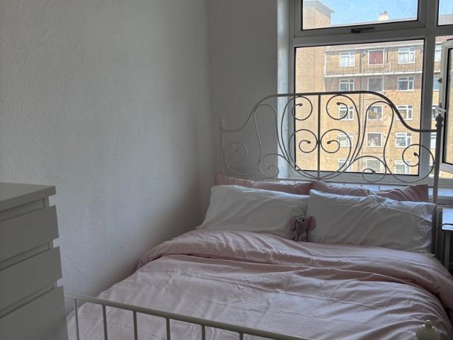 Room at Clapham Road Estate, Greater London