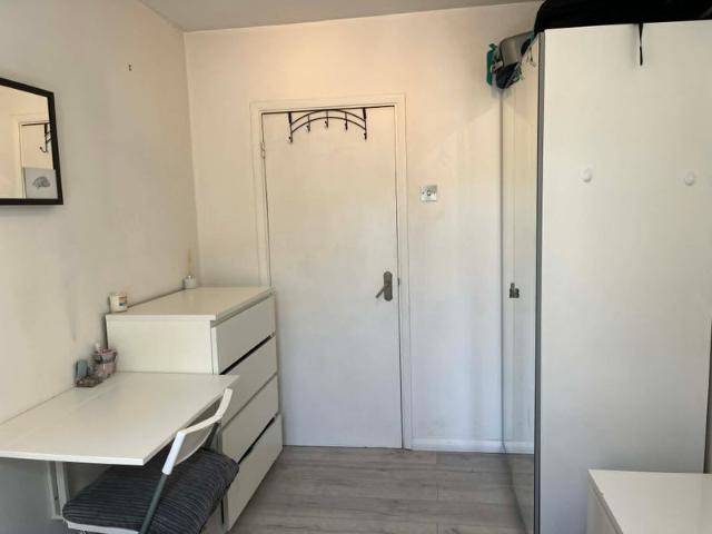 Room at Clapham Road Estate, Greater London
