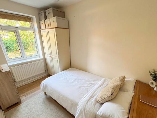 Room at Clapham Road Estate, Greater London
