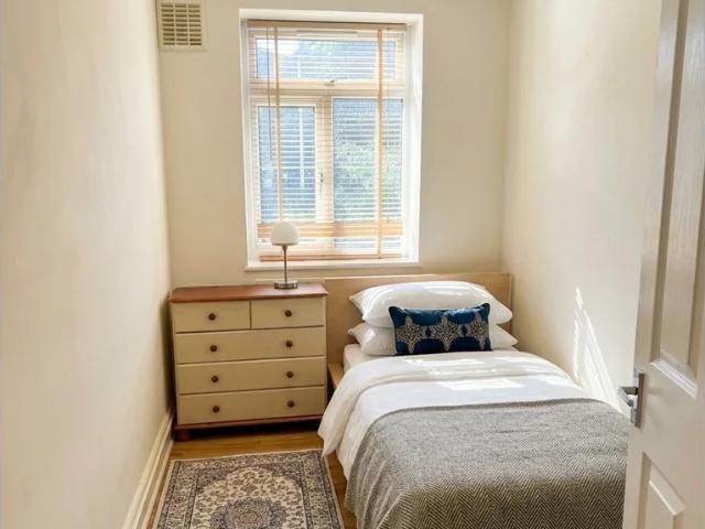 Room at Clapham Road Estate, Greater London
