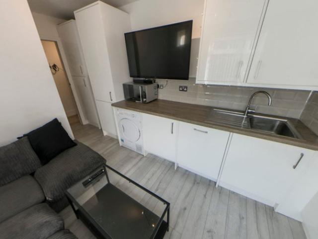 Room at Clapham Road Estate, Greater London