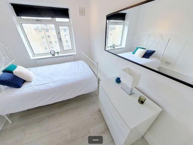 Room at Clapham Road Estate, Greater London